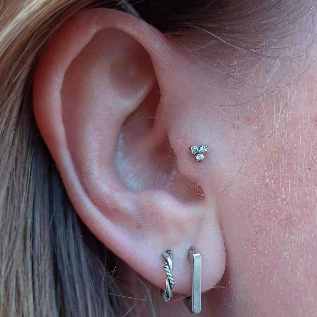 Cartilage piercings 101: everything about the tragus piercing ...
