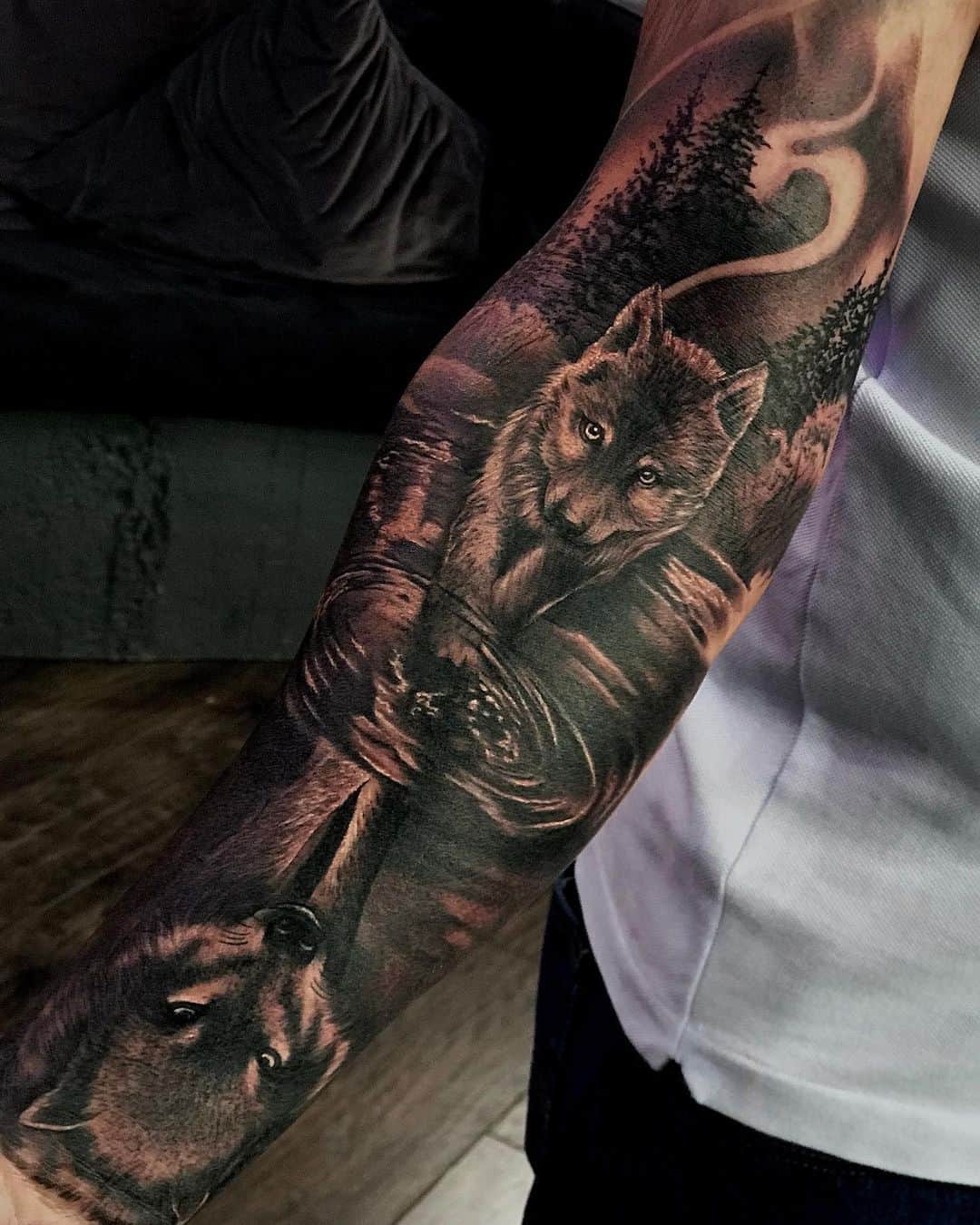 2024's Most Beautiful Wolf Tattoos For Women: Are They Too Lifelike ...