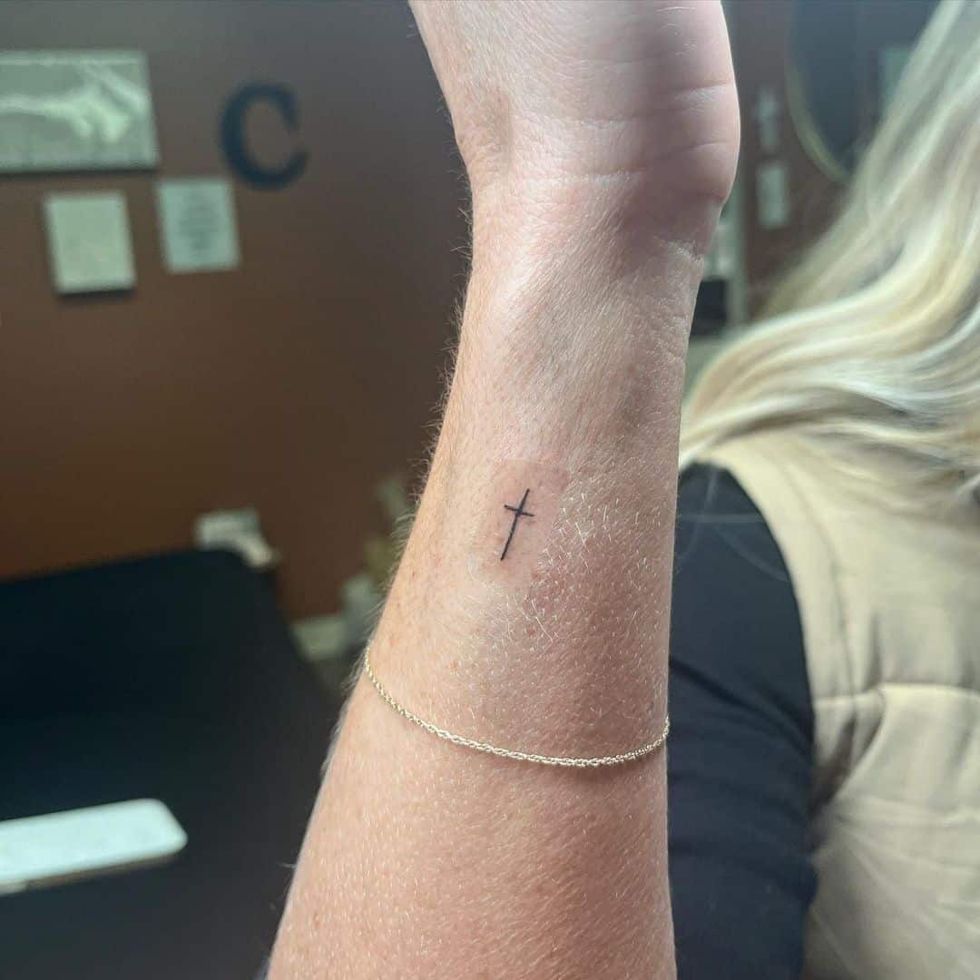 25 Eye-Catching Cross Tattoo Designs & Their Meaning - tattoogenda.com